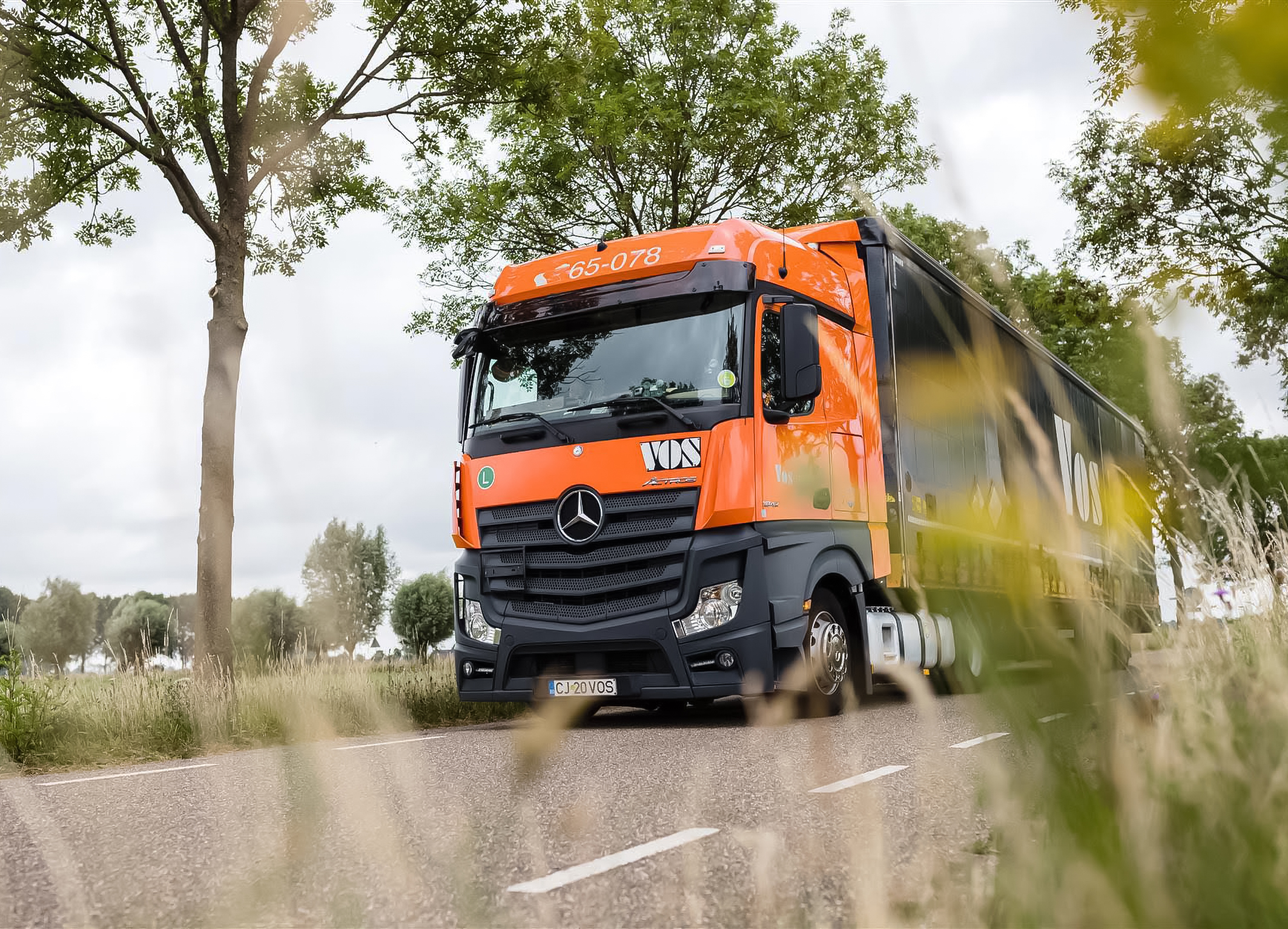 Cooperation continues: Vos Logistics relies entirely on Conti360° Fleet Solutions - Continental AG