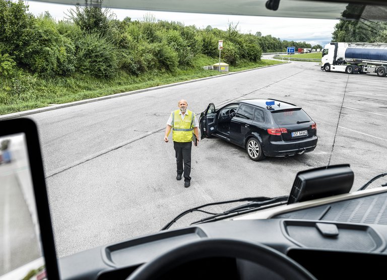 Getting ready for roadside tachograph checks: DSRC¬RP connectivity ...